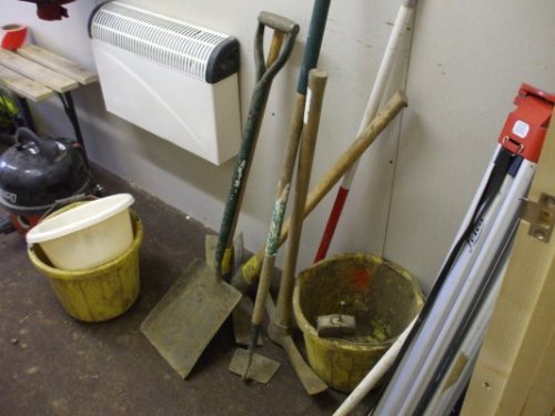 Prescot Dig - What tools do archaeologists use? Prescot Dig - What tools do archaeologists use?